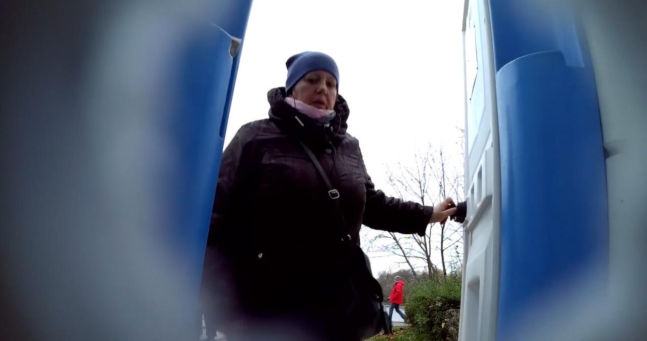 Bio Toilet in The Park 5 - voyeurzona